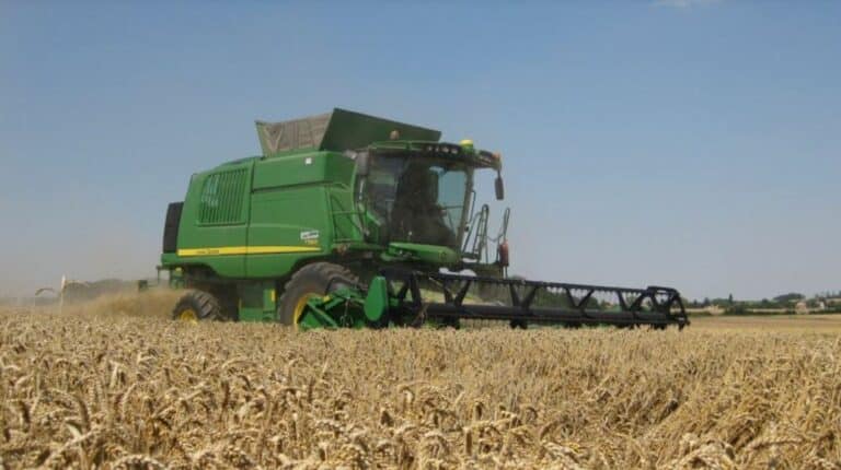 Choosing the Right Combine Harvester - Buying Guides AgriExpo
